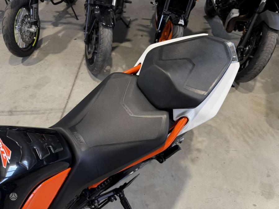 Orange KTM Duke 2020 in Siauliai, with an engine capacity of 0.13 L and mileage of 21 thousand km for 2550 €, photo 16 on AUTOMOTO.COM.LV