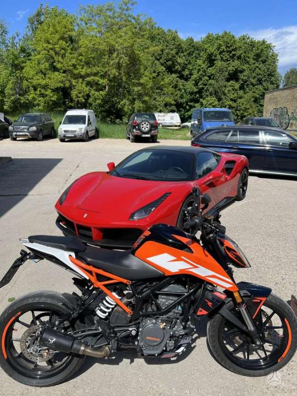 KTM Duke 2020 in Vilnius on AUTOMOTO.COM.LV Orange KTM Duke 2020 in Vilnius, with an engine capacity of 0.00 L and mileage of 23 thousand km for 2099 €, photo 1 on AUTOMOTO.COM.LV