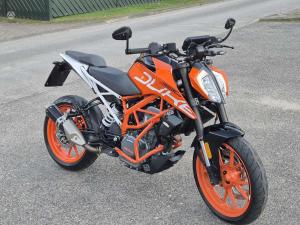 Oranžs KTM Duke 2021 Viļņa, ar dzinēja tilpumu 0.39 L un nobraukumu 21 tūkst. km par 3600 €, foto  vietnē AUTOMOTO.COM.LV