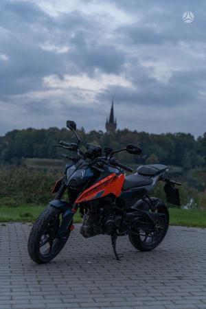 Orange KTM Duke 2024 in Vilnius, with an engine capacity of 0.13 L and mileage of 8 thousand km for 4000 €, photo  on AUTOMOTO.COM.LV