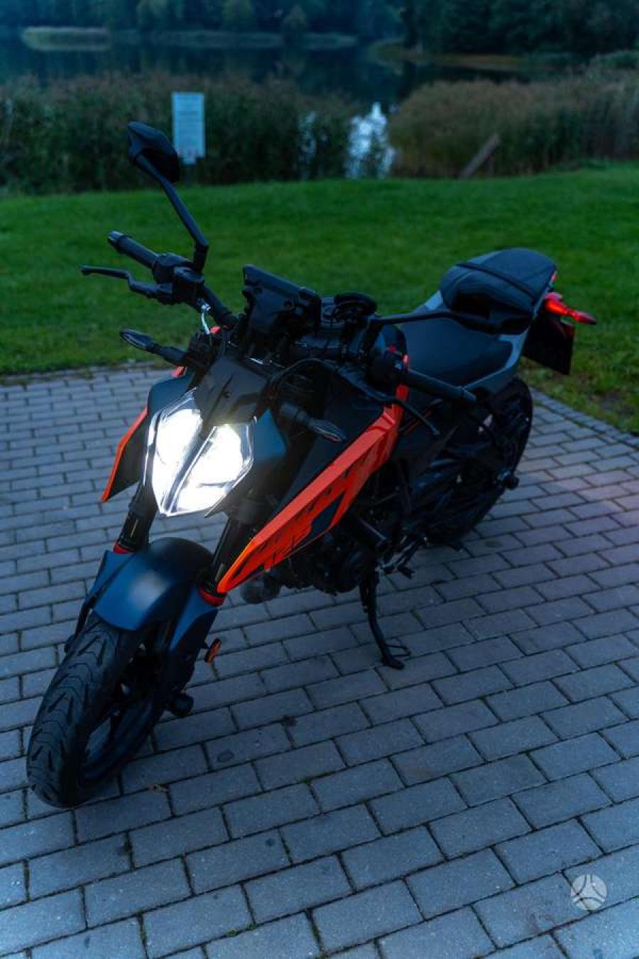Orange KTM Duke 2024 in Vilnius, with an engine capacity of 0.13 L and mileage of 8 thousand km for 4000 €, photo 4 on AUTOMOTO.COM.LV
