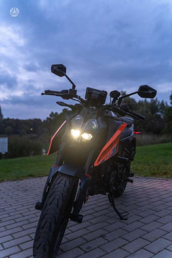 KTM Duke 2024 in Vilnius on AUTOMOTO.COM.LV Orange KTM Duke 2024 in Vilnius, with an engine capacity of 0.13 L and mileage of 8 thousand km for 4000 €, photo 7 on AUTOMOTO.COM.LV