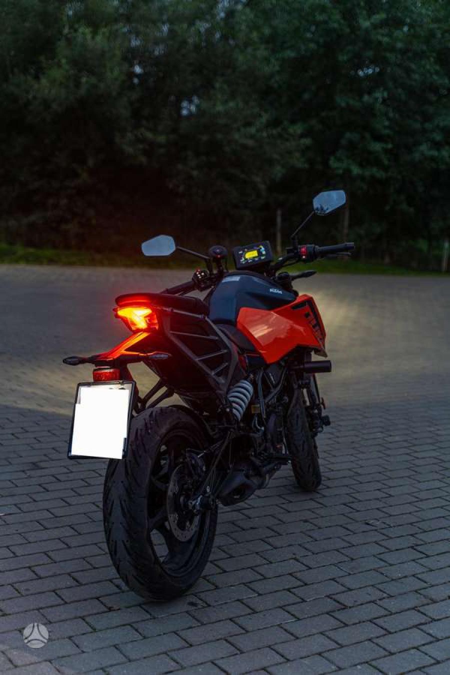 Orange KTM Duke 2024 in Vilnius, with an engine capacity of 0.13 L and mileage of 8 thousand km for 4000 €, photo 11 on AUTOMOTO.COM.LV