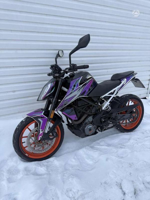 Violet KTM Duke 2020 in Vilkaviskis, with an engine capacity of 0.13 L and mileage of 11 thousand km for 3950 €, photo 1 on AUTOMOTO.COM.LV