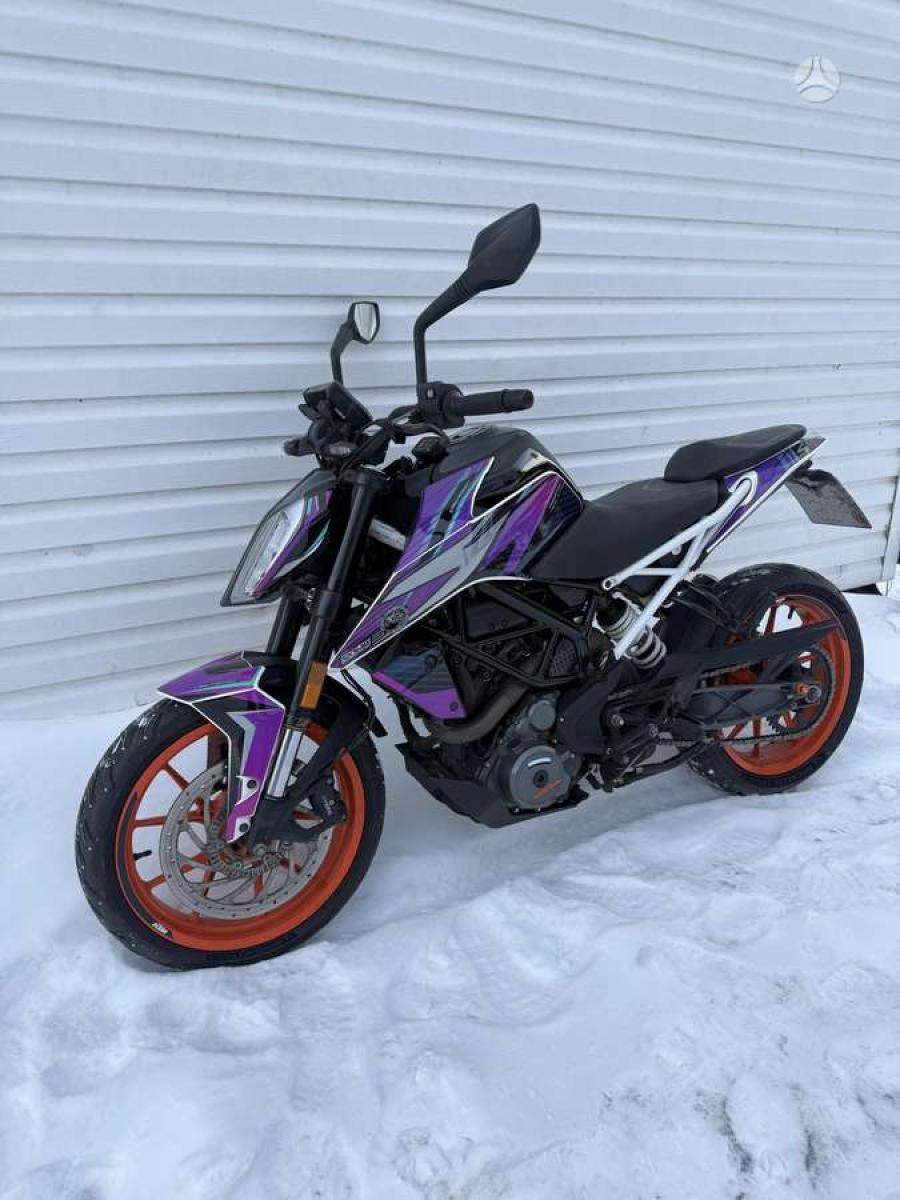 Violet KTM Duke 2020 in Vilkaviskis, with an engine capacity of 0.13 L and mileage of 11 thousand km for 3950 €, photo 1 on AUTOMOTO.COM.LV