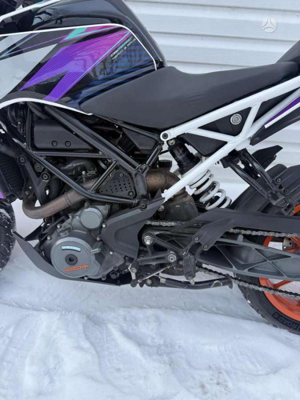 Violets KTM Duke 2020 Vilkaviškis, ar dzinēja tilpumu 0.13 L un nobraukumu 11 tūkst. km par 3950 €, foto 4 vietnē AUTOMOTO.COM.LV