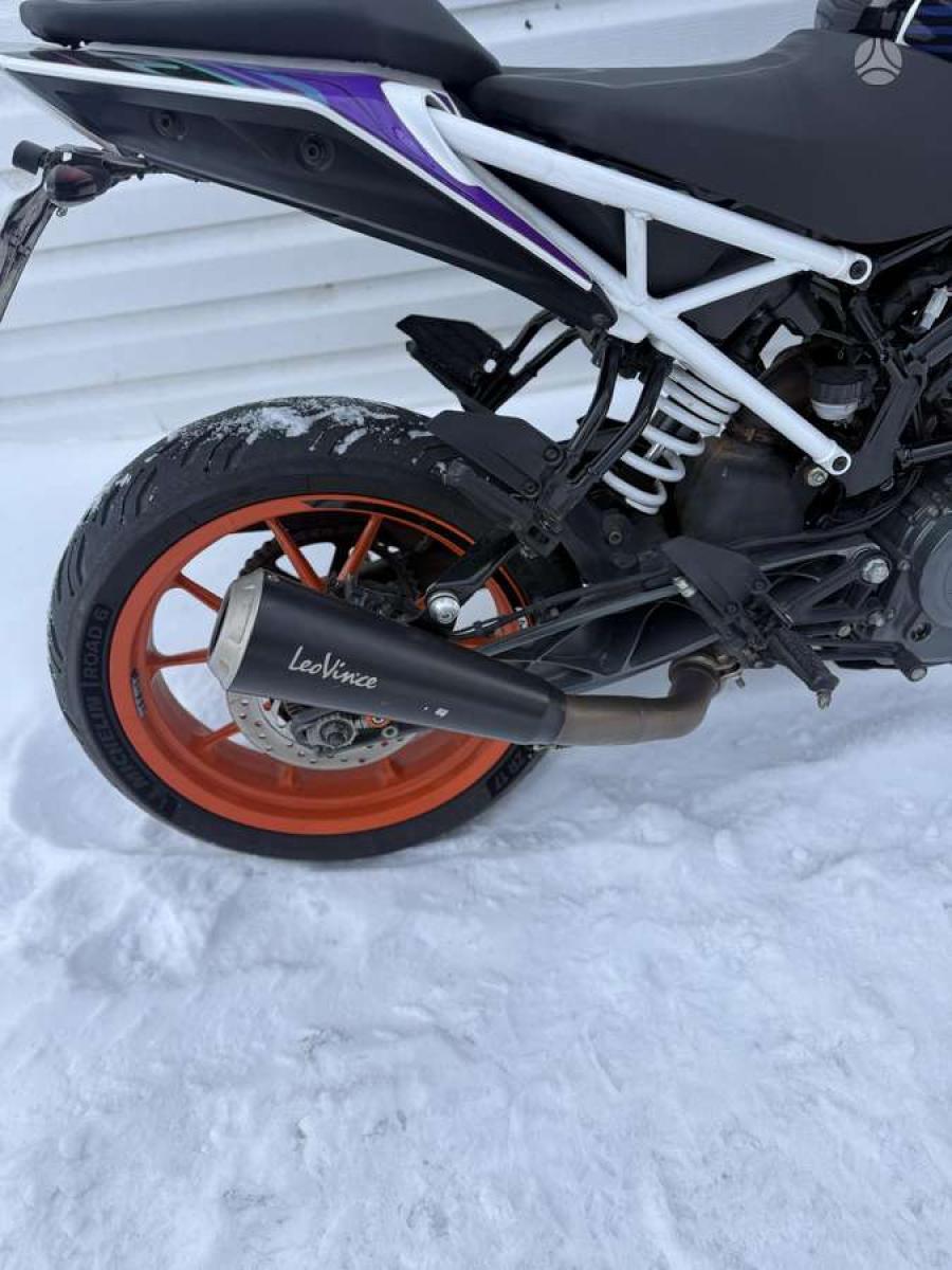 Violet KTM Duke 2020 in Vilkaviskis, with an engine capacity of 0.13 L and mileage of 11 thousand km for 3950 €, photo 16 on AUTOMOTO.COM.LV