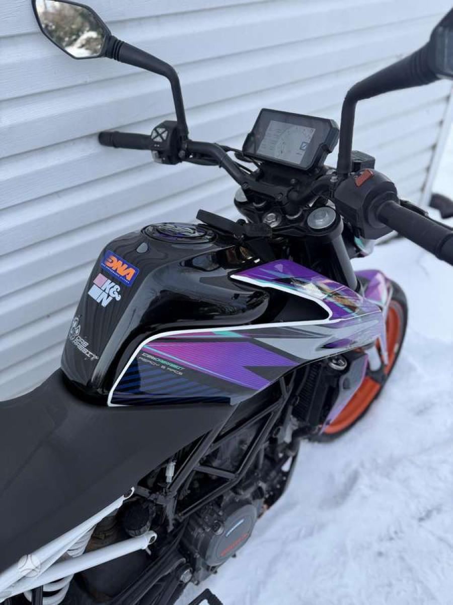 Violet KTM Duke 2020 in Vilkaviskis, with an engine capacity of 0.13 L and mileage of 11 thousand km for 3950 €, photo 18 on AUTOMOTO.COM.LV