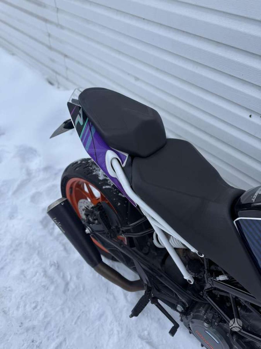Violet KTM Duke 2020 in Vilkaviskis, with an engine capacity of 0.13 L and mileage of 11 thousand km for 3950 €, photo 19 on AUTOMOTO.COM.LV