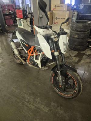 White KTM Duke 2013 in Vilnius, with an engine capacity of 0.69 L and mileage of 35 thousand km for 2350 €, photo  on AUTOMOTO.COM.LV