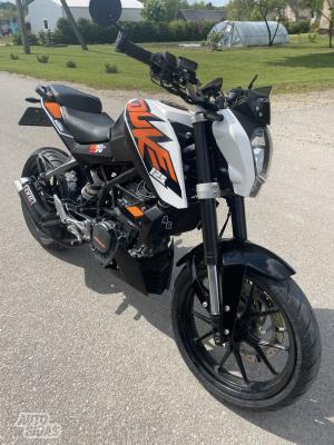 White KTM Duke 2015 in Raseiniai, with an engine capacity of 0.13 L and mileage of 23 thousand km for 2100 €, photo 3 on AUTOMOTO.COM.LV