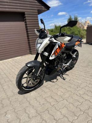 White KTM Duke 2015 in Prienai, with an engine capacity of 0.13 L and mileage of 21 thousand km for 1699 €, photo 3 on AUTOMOTO.COM.LV