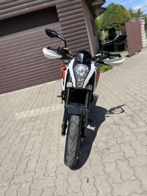 White KTM Duke 2015 in Prienai, with an engine capacity of 0.13 L and mileage of 21 thousand km for 1699 €, photo 4 on AUTOMOTO.COM.LV