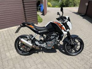White KTM Duke 2015 in Prienai, with an engine capacity of 0.13 L and mileage of 21 thousand km for 1699 €, photo 5 on AUTOMOTO.COM.LV
