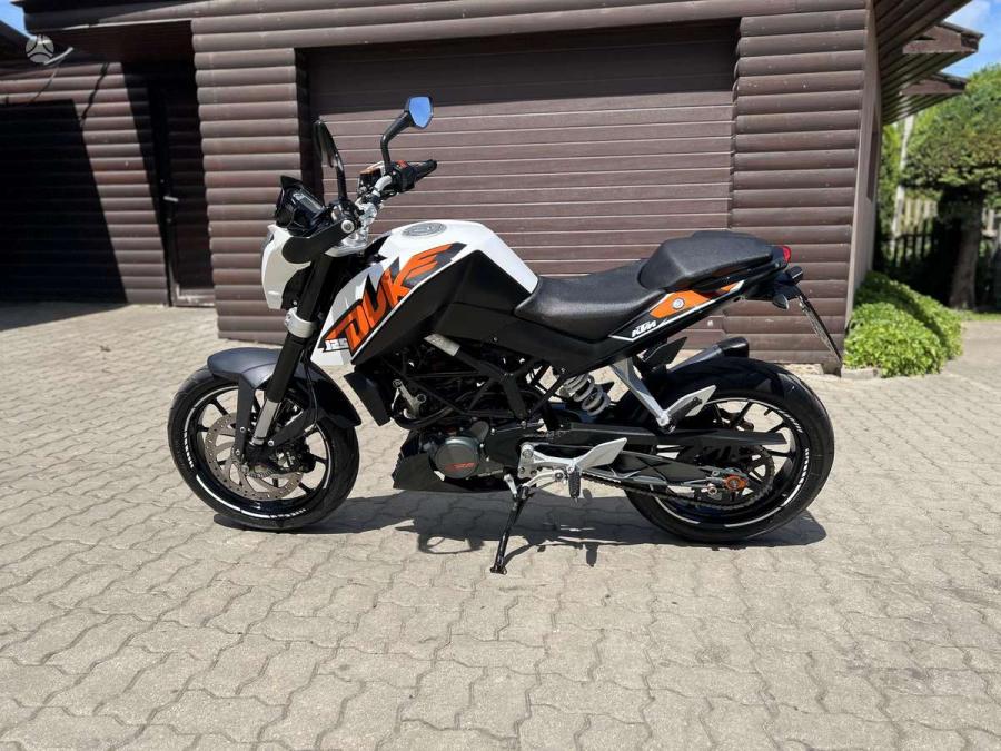 White KTM Duke 2015 in Prienai, with an engine capacity of 0.13 L and mileage of 21 thousand km for 1699 €, photo 6 on AUTOMOTO.COM.LV