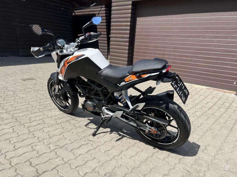 White KTM Duke 2015 in Prienai, with an engine capacity of 0.13 L and mileage of 21 thousand km for 1699 €, photo 8 on AUTOMOTO.COM.LV