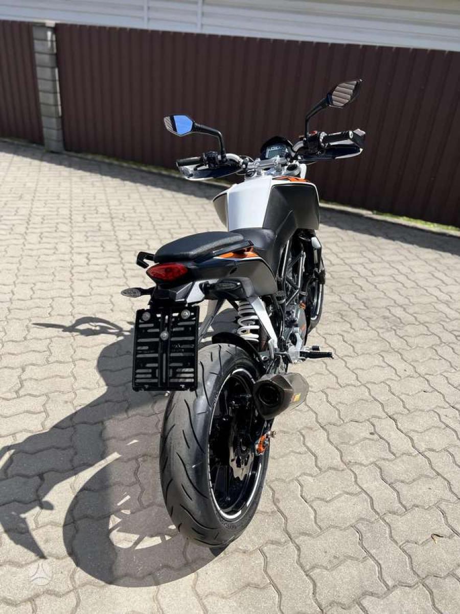 White KTM Duke 2015 in Prienai, with an engine capacity of 0.13 L and mileage of 21 thousand km for 1699 €, photo 9 on AUTOMOTO.COM.LV