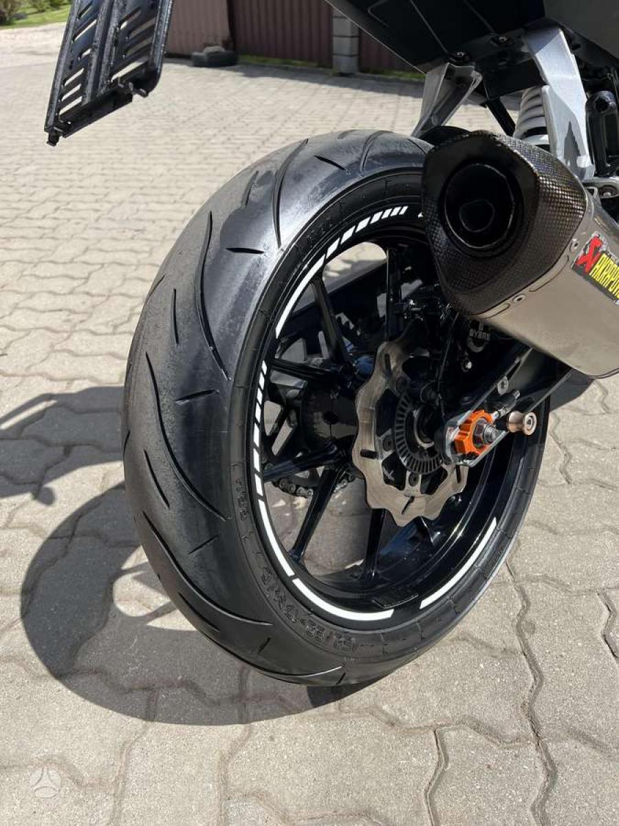White KTM Duke 2015 in Prienai, with an engine capacity of 0.13 L and mileage of 21 thousand km for 1699 €, photo 13 on AUTOMOTO.COM.LV