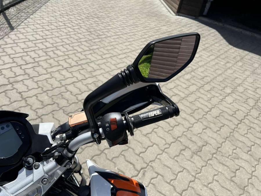White KTM Duke 2015 in Prienai, with an engine capacity of 0.13 L and mileage of 21 thousand km for 1699 €, photo 15 on AUTOMOTO.COM.LV