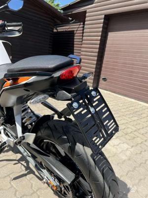 White KTM Duke 2015 in Prienai, with an engine capacity of 0.13 L and mileage of 21 thousand km for 1699 €, photo 16 on AUTOMOTO.COM.LV