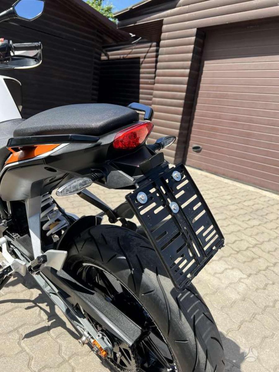White KTM Duke 2015 in Prienai, with an engine capacity of 0.13 L and mileage of 21 thousand km for 1699 €, photo 16 on AUTOMOTO.COM.LV