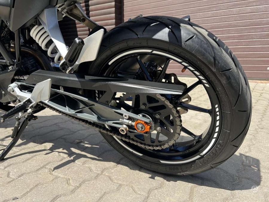 White KTM Duke 2015 in Prienai, with an engine capacity of 0.13 L and mileage of 21 thousand km for 1699 €, photo 17 on AUTOMOTO.COM.LV