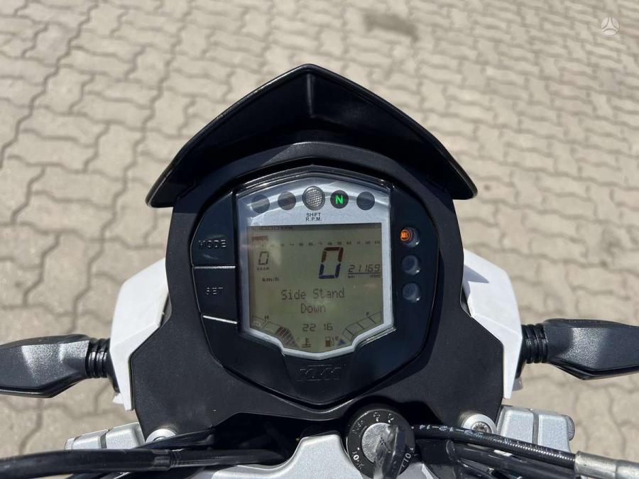 White KTM Duke 2015 in Prienai, with an engine capacity of 0.13 L and mileage of 21 thousand km for 1699 €, photo 21 on AUTOMOTO.COM.LV