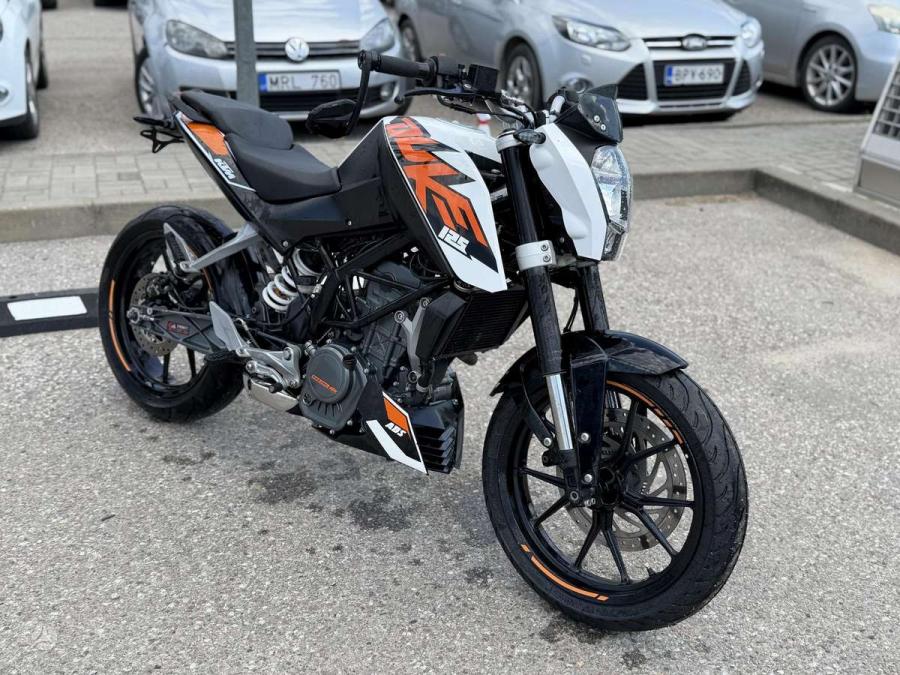 Balts KTM Duke 2015 Kauņa, ar dzinēja tilpumu 0.13 L un nobraukumu 23 tūkst. km par 1950 €, foto 1 vietnē AUTOMOTO.COM.LV