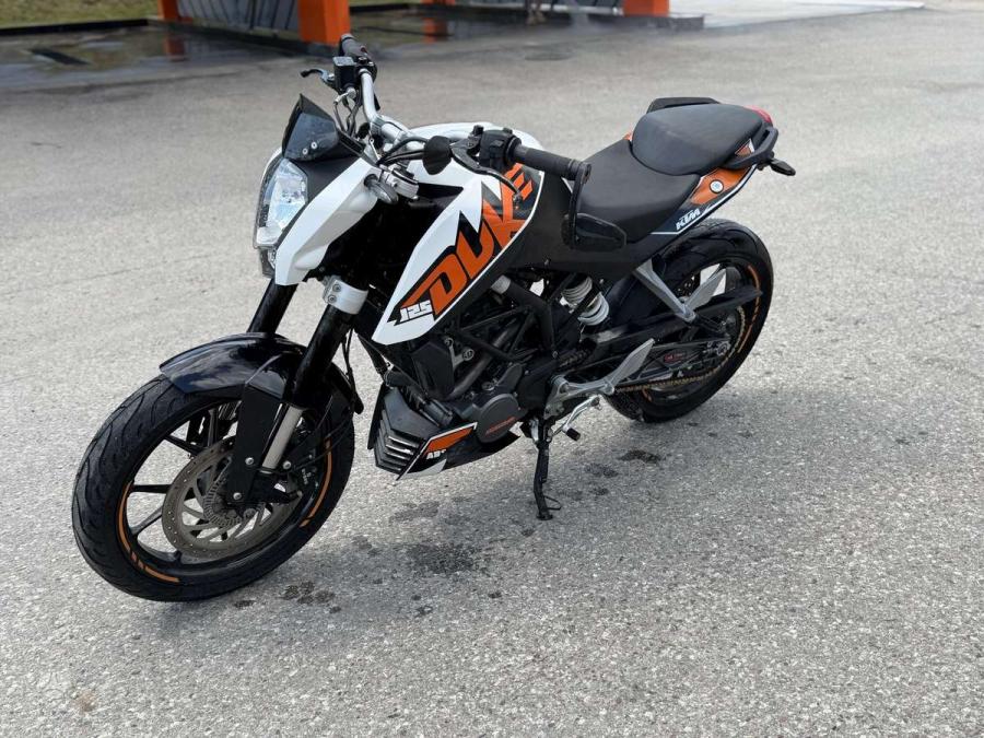 Balts KTM Duke 2015 Kauņa, ar dzinēja tilpumu 0.13 L un nobraukumu 23 tūkst. km par 1950 €, foto 3 vietnē AUTOMOTO.COM.LV