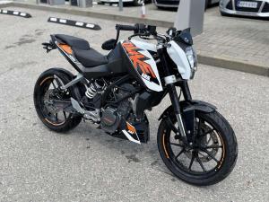 Balts KTM Duke 2015 Kauņa, ar dzinēja tilpumu 0.13 L un nobraukumu 23 tūkst. km par 1950 €, foto 4 vietnē AUTOMOTO.COM.LV