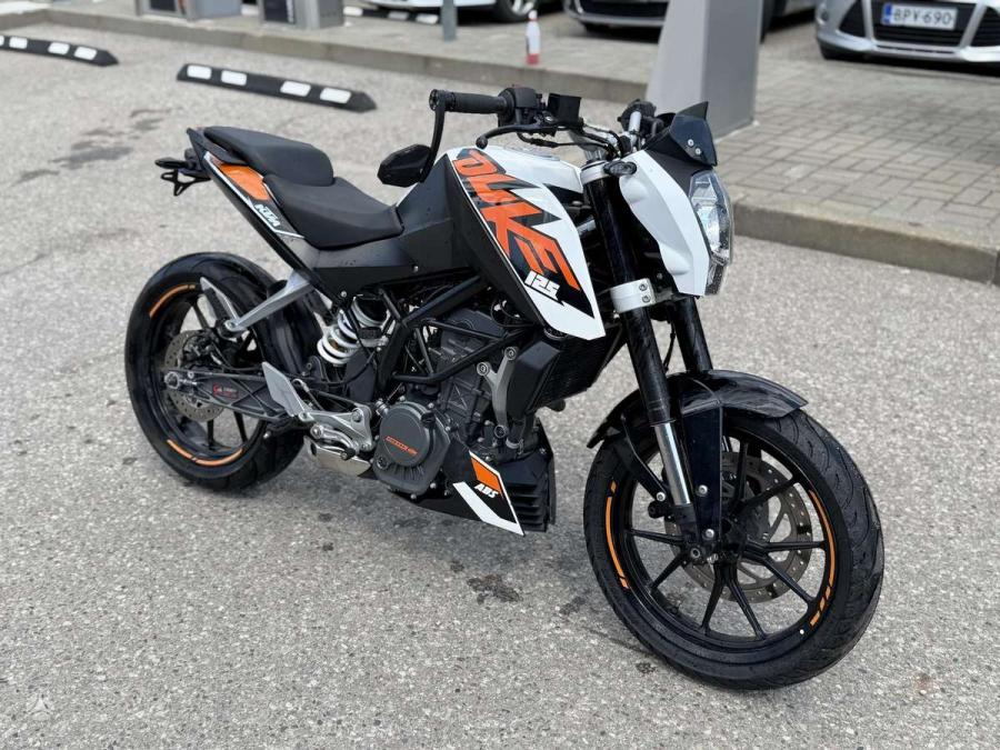 Balts KTM Duke 2015 Kauņa, ar dzinēja tilpumu 0.13 L un nobraukumu 23 tūkst. km par 1950 €, foto 4 vietnē AUTOMOTO.COM.LV
