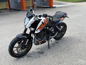 White KTM Duke 2015 in Kaunas, with an engine capacity of 0.13 L and mileage of 0 thousand km for 1850 €, photo 3 on AUTOMOTO.COM.LV