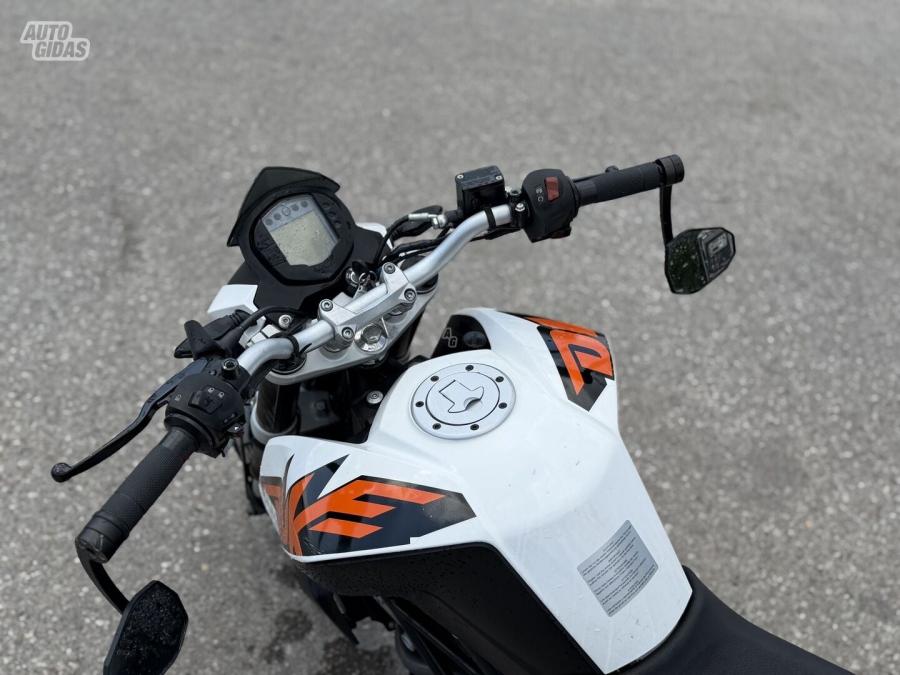White KTM Duke 2015 in Kaunas, with an engine capacity of 0.13 L and mileage of 0 thousand km for 1850 €, photo 6 on AUTOMOTO.COM.LV