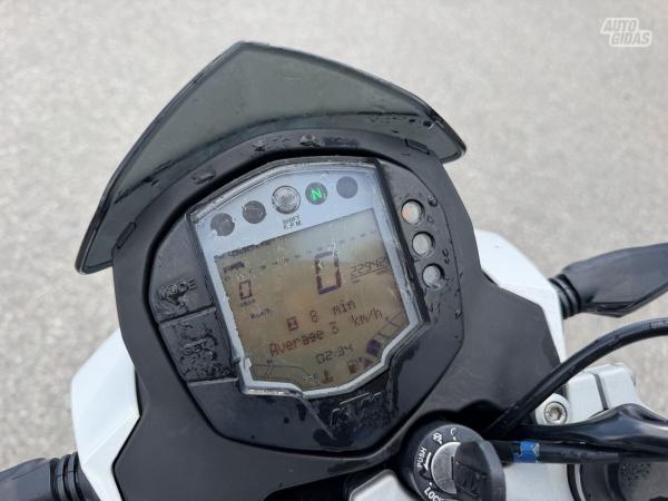 White KTM Duke 2015 in Kaunas, with an engine capacity of 0.13 L and mileage of 0 thousand km for 1850 €, photo 7 on AUTOMOTO.COM.LV