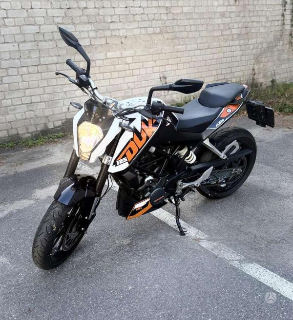 White KTM Duke 2016 in Vilnius, with an engine capacity of 0.13 L and mileage of 23 thousand km for 2100 €, photo 1 on AUTOMOTO.COM.LV
