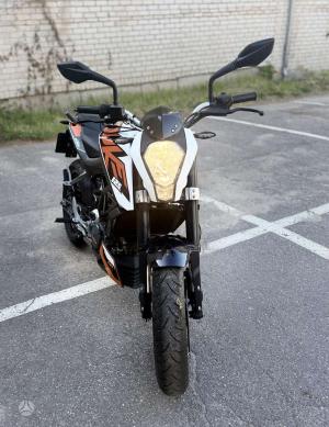 White KTM Duke 2016 in Vilnius, with an engine capacity of 0.13 L and mileage of 23 thousand km for 2100 €, photo 3 on AUTOMOTO.COM.LV