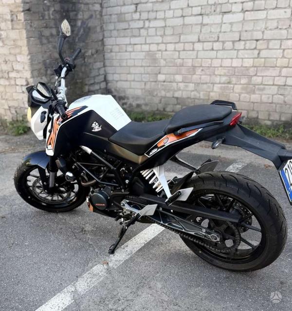 White KTM Duke 2016 in Vilnius, with an engine capacity of 0.13 L and mileage of 23 thousand km for 2100 €, photo 3 on AUTOMOTO.COM.LV