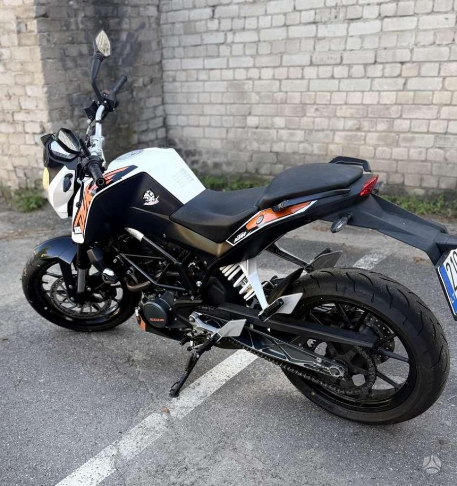 White KTM Duke 2016 in Vilnius, with an engine capacity of 0.13 L and mileage of 23 thousand km for 2100 €, photo 4 on AUTOMOTO.COM.LV