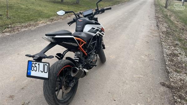 White KTM Duke 2017 in Vilkaviskis, with an engine capacity of 0.13 L and mileage of 35 thousand km for 2700 €, photo 3 on AUTOMOTO.COM.LV