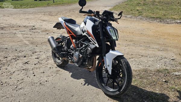 White KTM Duke 2017 in Kaunas, with an engine capacity of 0.13 L and mileage of 0 thousand km for 4500 €, photo 2 on AUTOMOTO.COM.LV