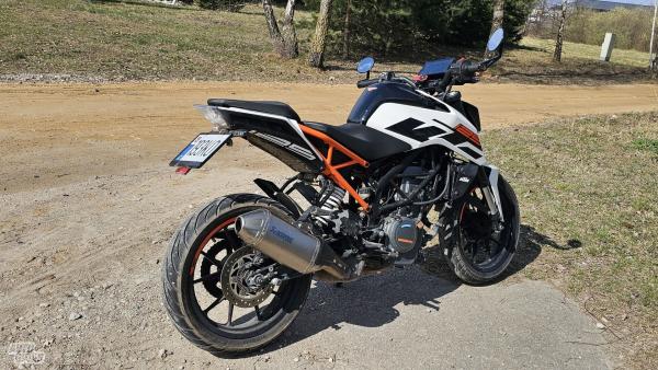 White KTM Duke 2017 in Kaunas, with an engine capacity of 0.13 L and mileage of 0 thousand km for 4500 €, photo 3 on AUTOMOTO.COM.LV