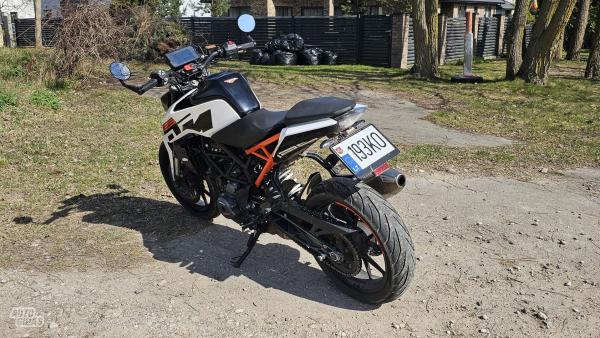 White KTM Duke 2017 in Kaunas, with an engine capacity of 0.13 L and mileage of 0 thousand km for 4500 €, photo 4 on AUTOMOTO.COM.LV
