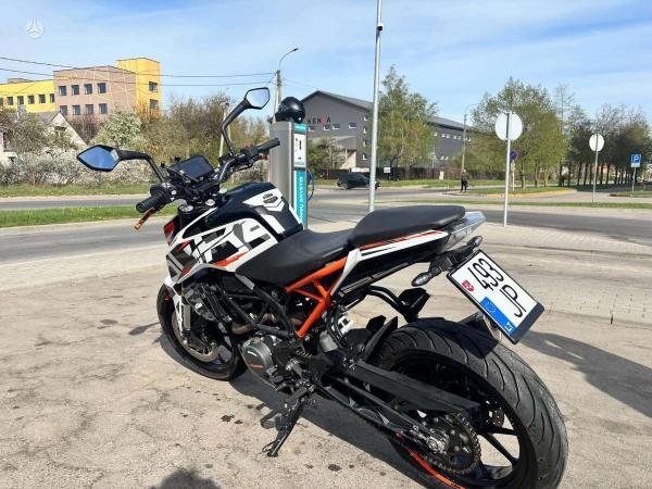 Balts KTM Duke 2017 Šauļi, ar dzinēja tilpumu 0.13 L un nobraukumu 21 tūkst. km par 2100 €, foto 2 vietnē AUTOMOTO.COM.LV