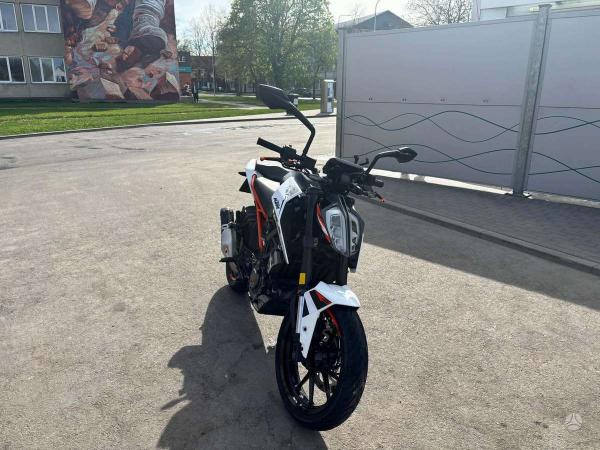Balts KTM Duke 2017 Šauļi, ar dzinēja tilpumu 0.13 L un nobraukumu 21 tūkst. km par 2100 €, foto 4 vietnē AUTOMOTO.COM.LV