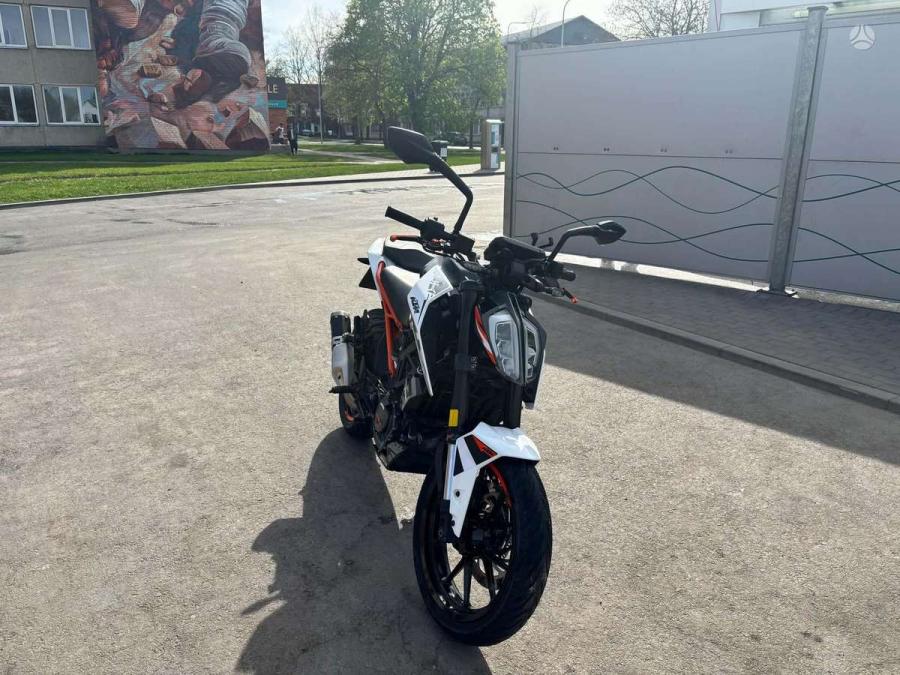 Balts KTM Duke 2017 Šauļi, ar dzinēja tilpumu 0.13 L un nobraukumu 21 tūkst. km par 2100 €, foto 4 vietnē AUTOMOTO.COM.LV