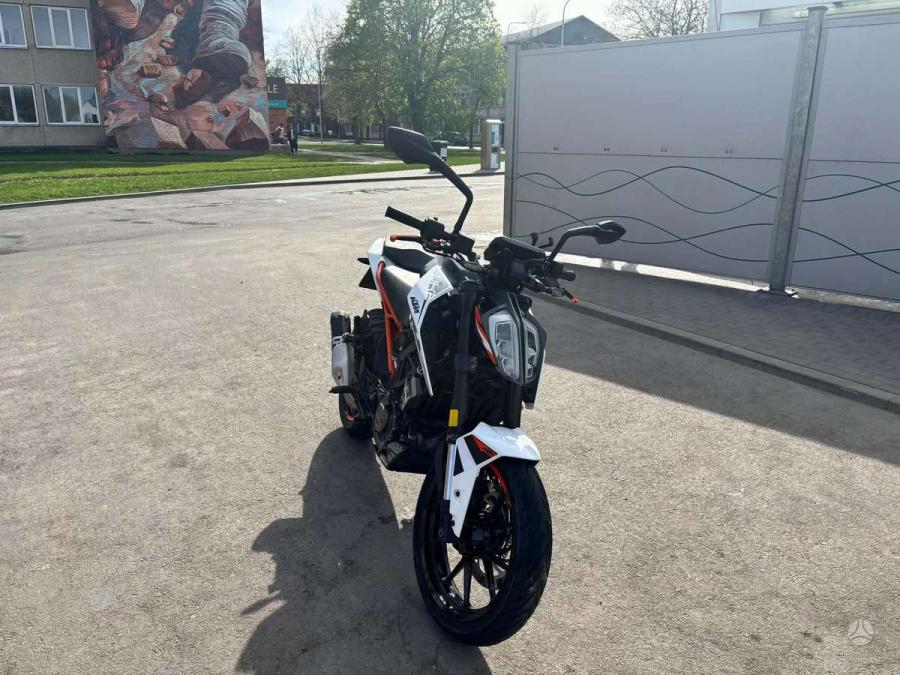 Balts KTM Duke 2017 Šauļi, ar dzinēja tilpumu 0.13 L un nobraukumu 21 tūkst. km par 2100 €, foto 5 vietnē AUTOMOTO.COM.LV