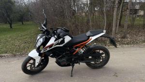 Balts KTM Duke 2017 Vilkaviškis, ar dzinēja tilpumu 0.13 L un nobraukumu 35 tūkst. km par 2400 €, foto  vietnē AUTOMOTO.COM.LV