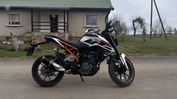 Белый КТМ Дюк 2017 в Вилкавишкис, объемом двигателя 0.13 л и пробегом 35 тыс. км за 2400 €, фото 2 на AUTOMOTO.COM.LV