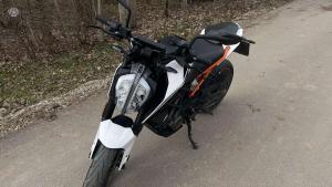 Balts KTM Duke 2017 Vilkaviškis, ar dzinēja tilpumu 0.13 L un nobraukumu 35 tūkst. km par 2400 €, foto 4 vietnē AUTOMOTO.COM.LV