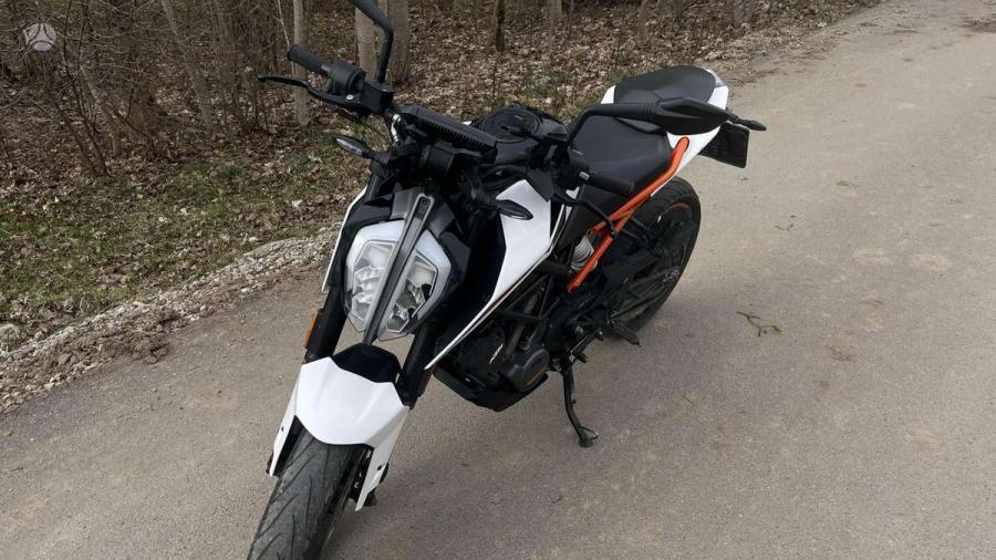 Balts KTM Duke 2017 Vilkaviškis, ar dzinēja tilpumu 0.13 L un nobraukumu 35 tūkst. km par 2400 €, foto 4 vietnē AUTOMOTO.COM.LV